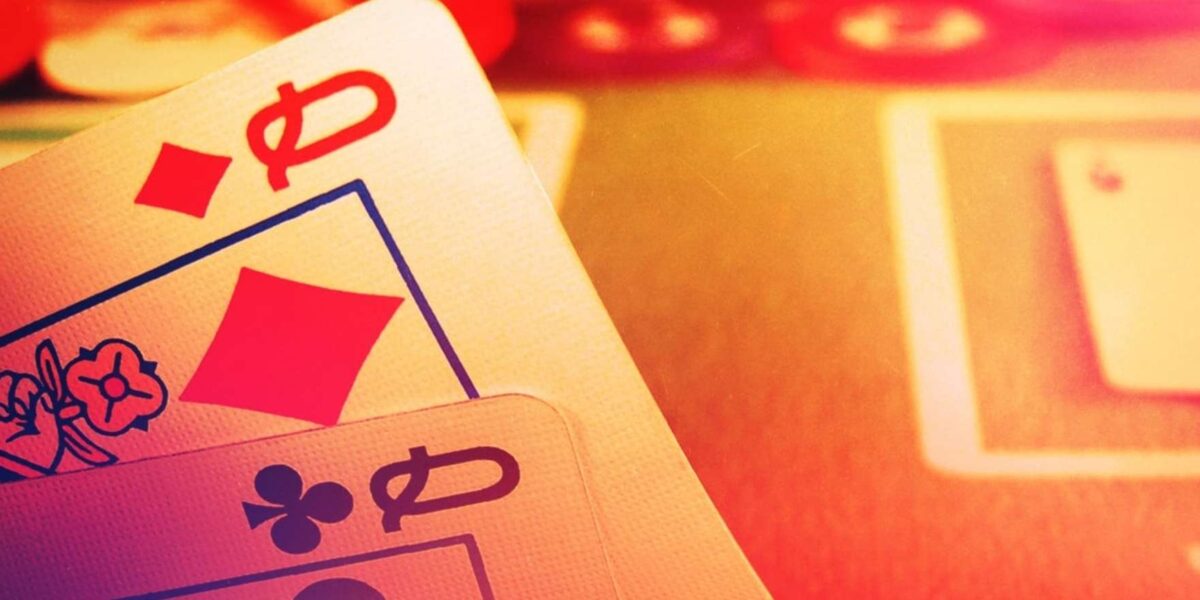 Cómo Jugar al Póker de 5 Cartas: Reglas, Manos y Consejos